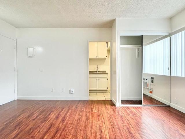 917 S Kenmore Ave Studio Apartment for Rent at 917 S Kenmore Ave, Los Angeles, CA 90006 Wilshire Center Koreatown