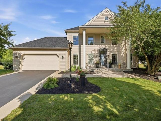 917 Parkton Dr, Waukesha, WI 53189