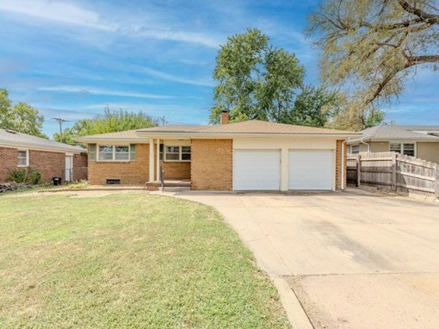 917 W Grand Ave, Haysville, KS 67060