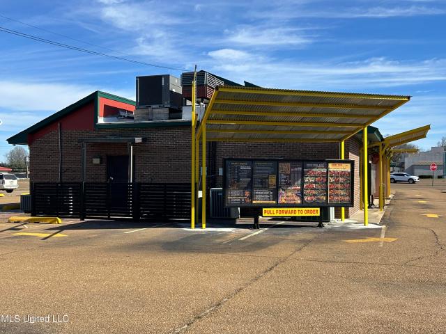 917 W Highway 82