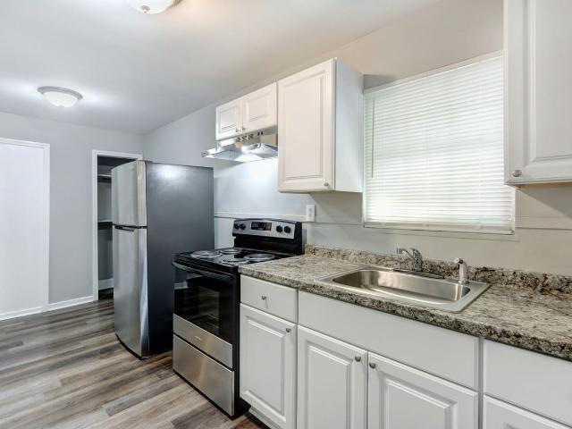 917 West Victory Drive 2 Bedroom Apartment for Rent at 917 W Victory Dr, Savannah, GA 31405 Cann Park