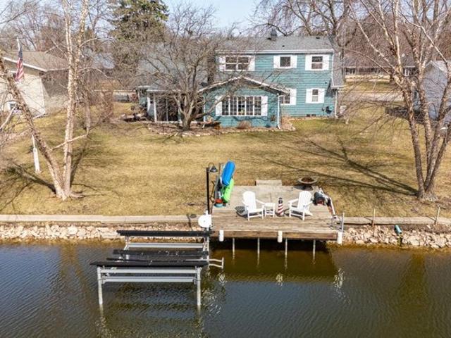 917 Windward Ct, Oshkosh, WI 54901