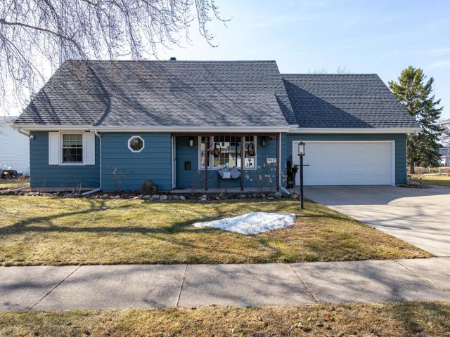 917 Windward Ct, Oshkosh, WI 54901 | MLS #50322 | Compass
