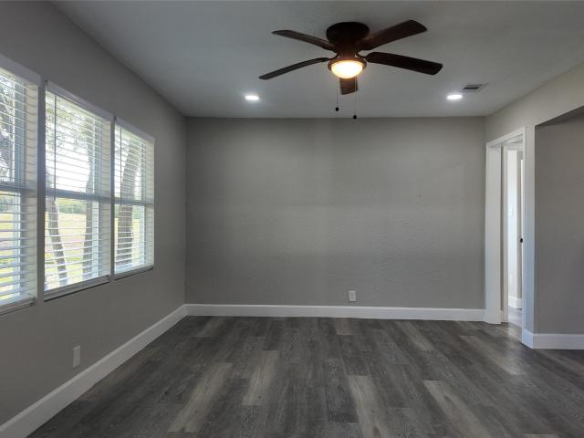 917 Temple Dr, Hitchcock, TX 77563 | MLS #96488 | Compass
