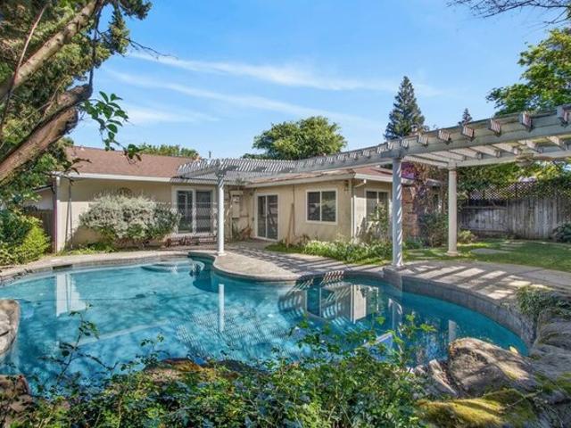 9184 Condesa Dr, Sacramento, CA 95826