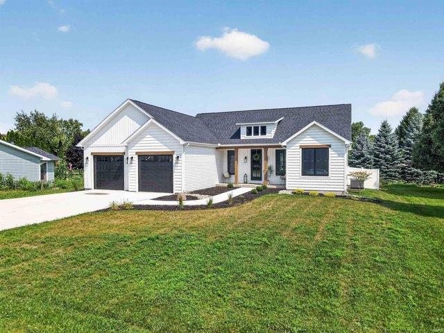 9186 E Snow White Rd, Cromwell, IN 46732
