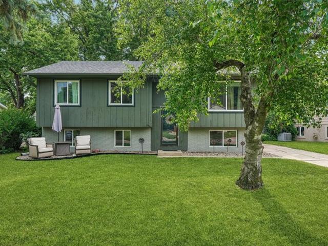 9189 Oakwood Dr, Norwalk, IA 50211