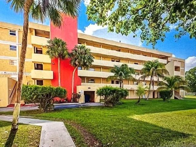 9180 Fontainebleau Blvd #404, Miami, FL 33172