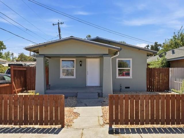 918 12th St, Marysville, CA 95901