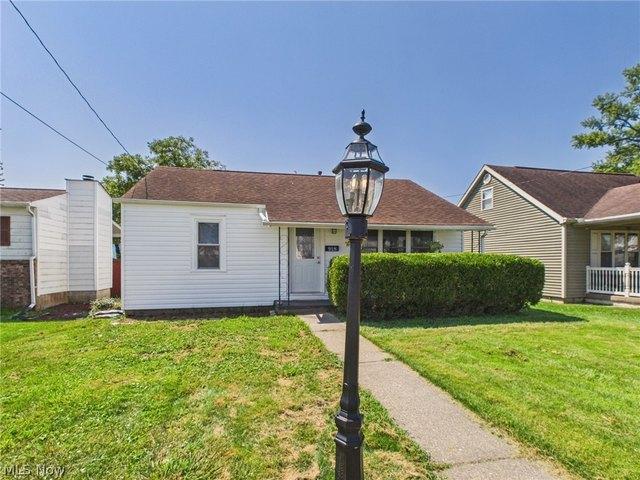 918 18th St, Vienna, WV 26105