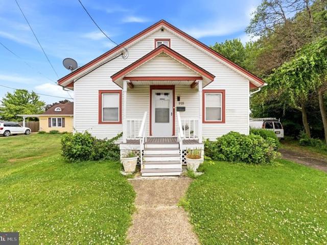 918 Columbus Rd, Burlington, NJ 08016