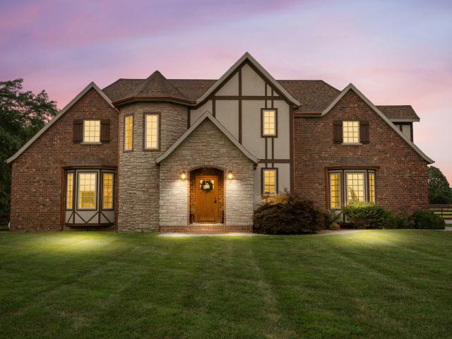 918 Grayhawk Loop