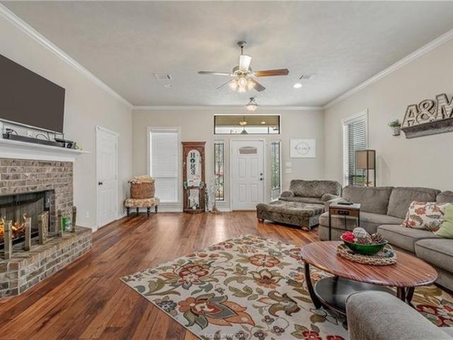 918 Dove Landing Dr, College Station, TX 77845