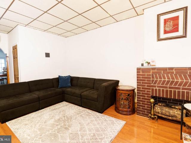 918 Daly Street