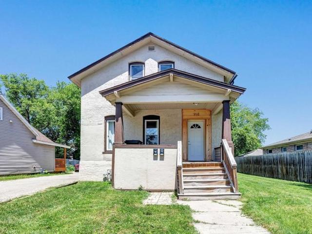 918 Division St, Green Bay, WI 54303