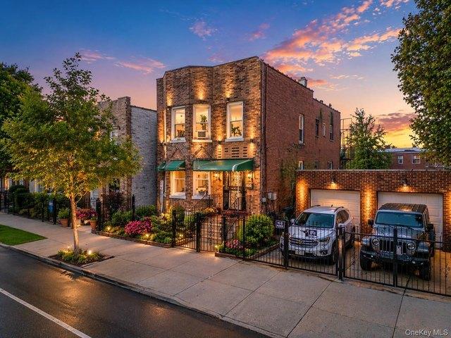 918 E 216th St, Bronx, NY 10469