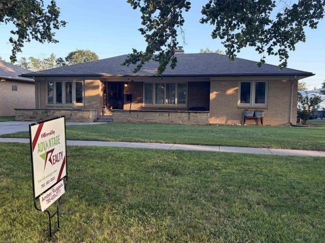 918 E 2nd St, Russell, KS 67665