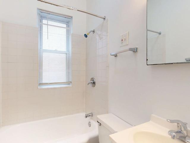 918 E. Hyde Park Boulevard 1 Bedroom Apartment for Rent at 918 E Hyde Park Blvd, Chicago, IL 60615 Kenwood