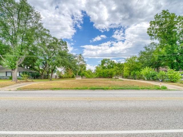 918 E Main St, Madisonville, TX 77864