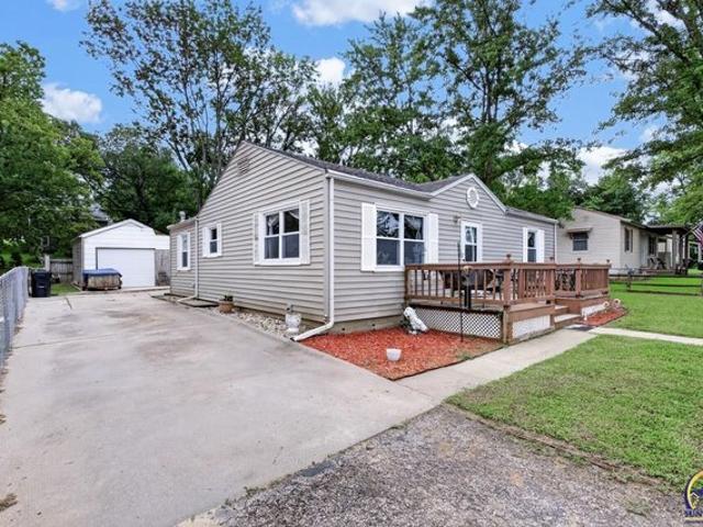 918 Forest Ave, Holton, KS 66436