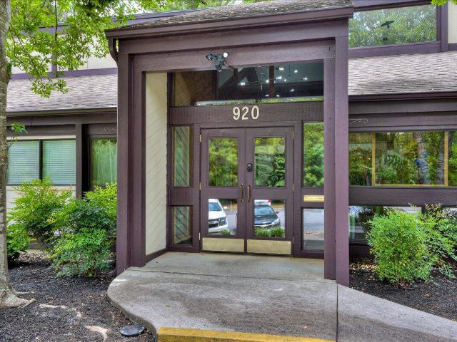 918 Houndslake Drive