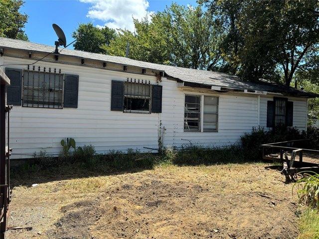 918 Local Vista Dr, Dallas, TX 75217