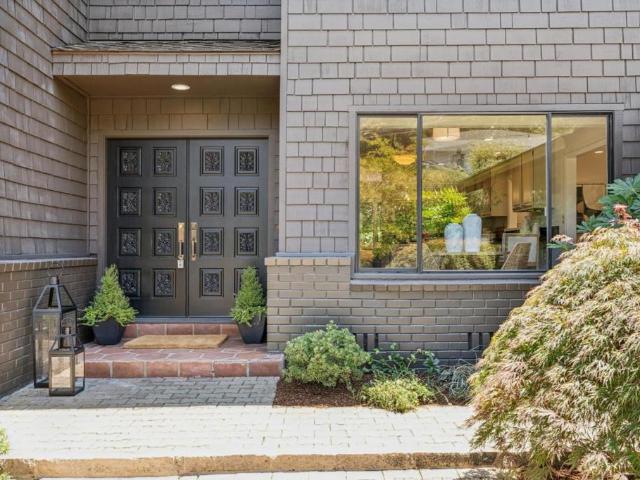 918 La Mesa Drive