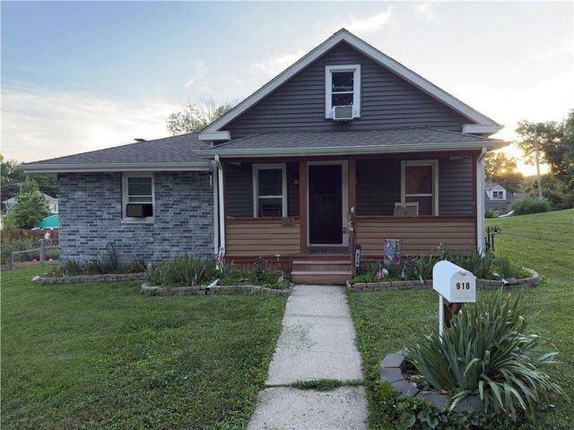 918 N Claremont St, Sugar Creek, MO 64054