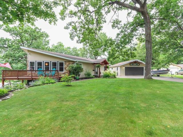 918 S Main St, Waupaca, WI 54981