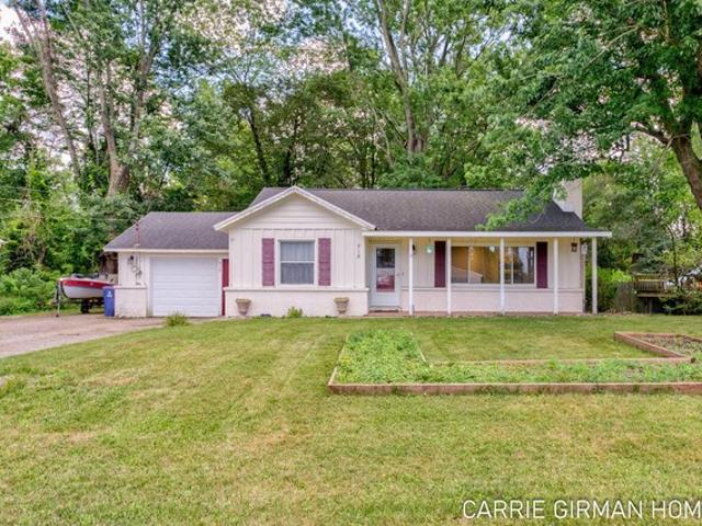 918 Paw Dr, Holland, MI 49423