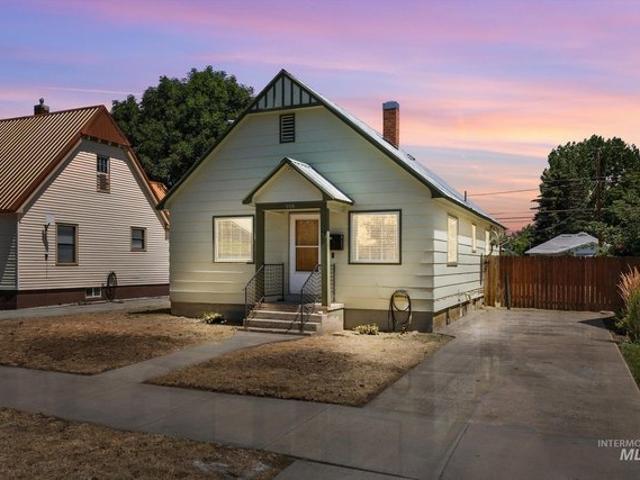 918 W 3rd St, Weiser, ID 83672