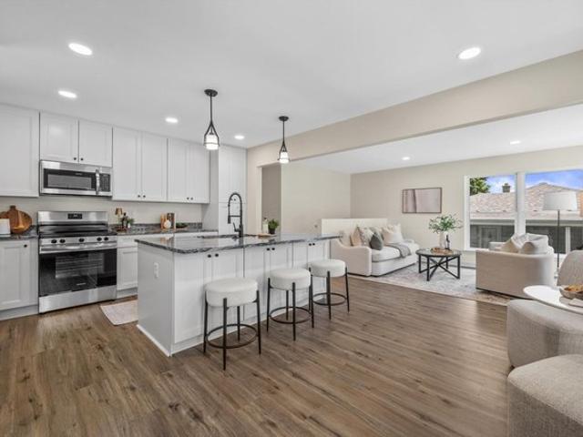 918 W Moreland Blvd, Waukesha, WI 53188