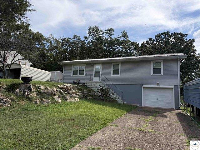 918 Woodlawn Dr, Warsaw, MO 65355