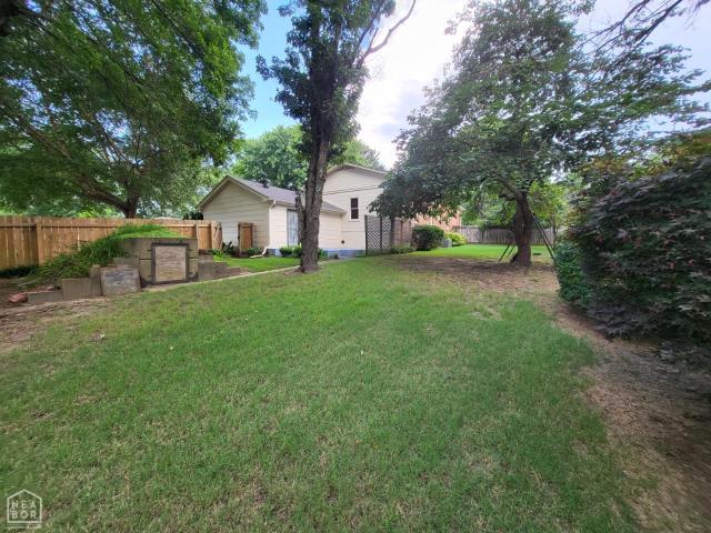918 Twin Oaks Avenue