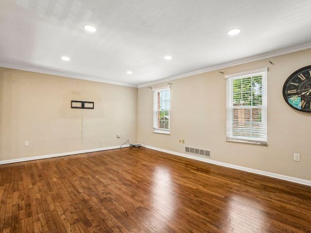 9195 Collington