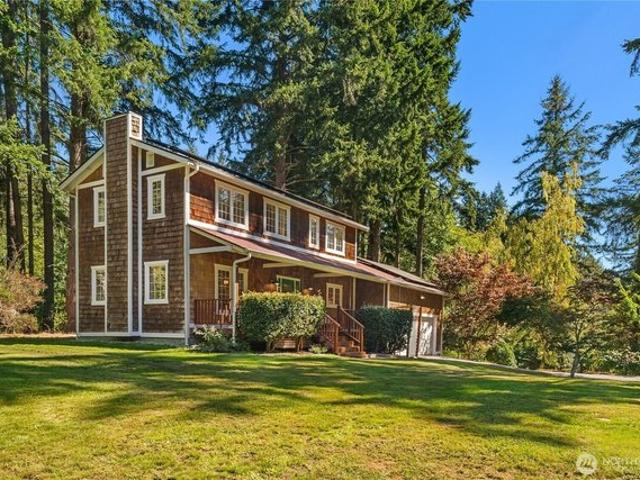 9190 NE Ruys Ln, Bainbridge Island, WA 98110