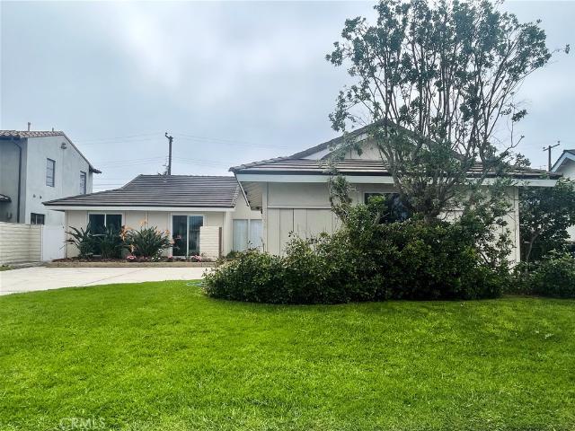 9192 Christine Dr, Huntington Beach, CA 92646 | MLS #OC26064 | Compass