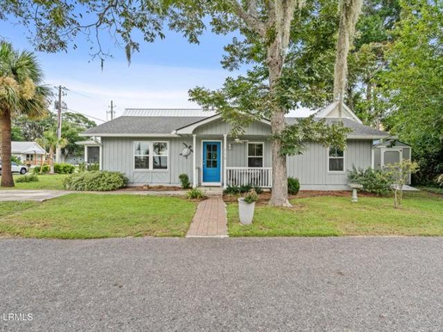 919 8th St, Port Royal, SC 29935