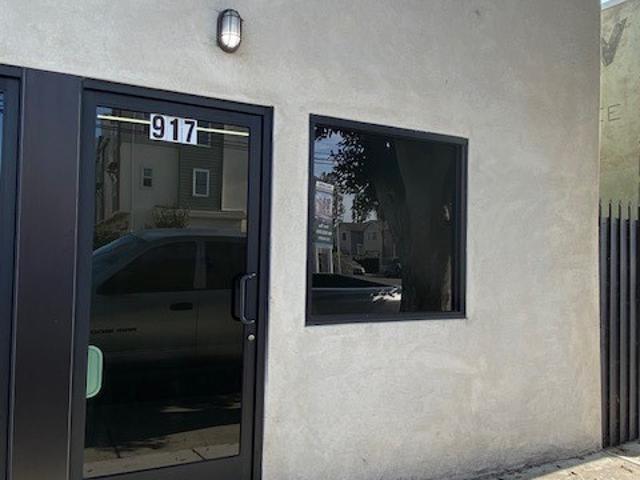 919 917 W Compton