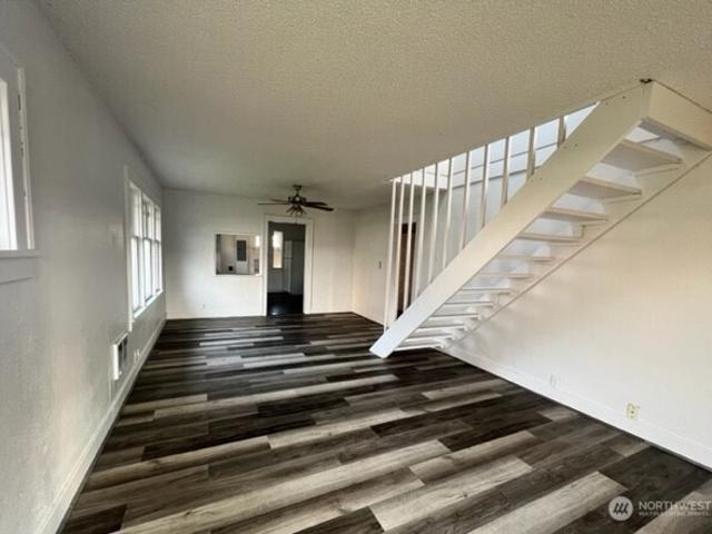 919 &9191/2 W Heron Street