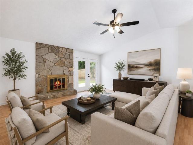 919 Country Oaks Court