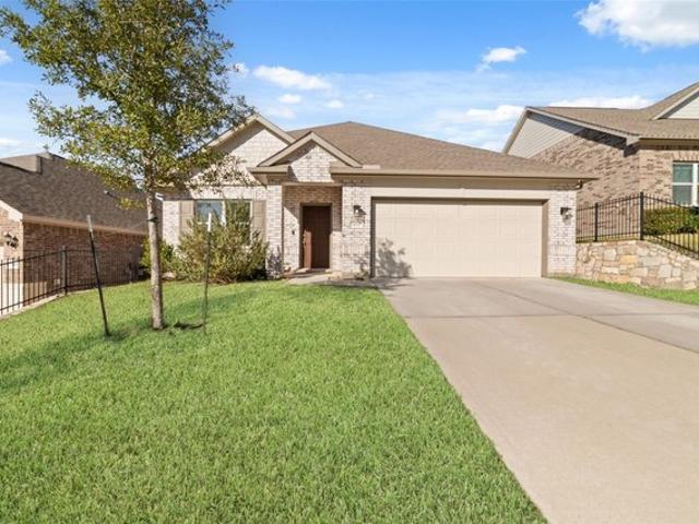 919 Golden Willow Ln, Conroe, TX 77304
