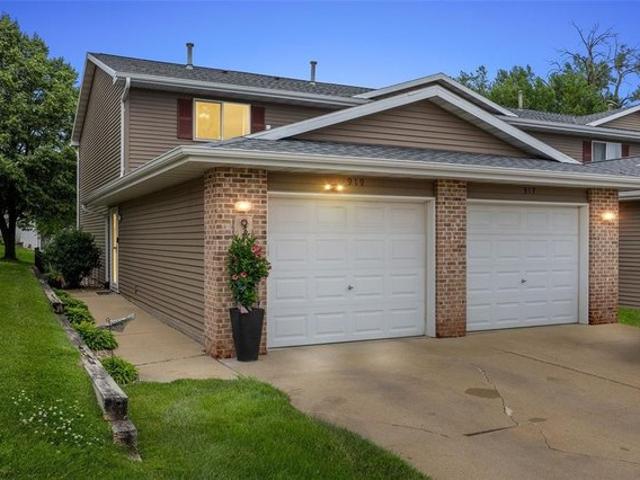 919 Grand Ave Ct, Marion, IA 52302