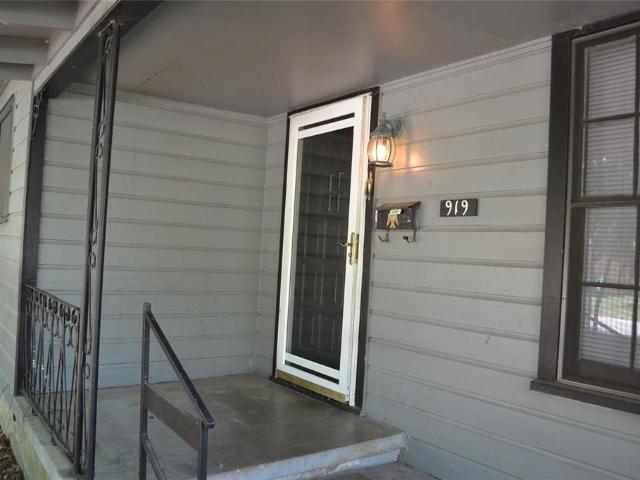 919 Denton St, Denton, TX 76201 | MLS #21243