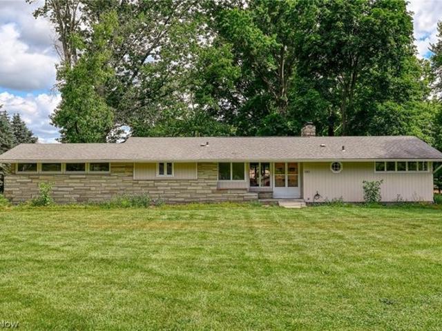 919 E Robinson Ave, Barberton, OH 44203