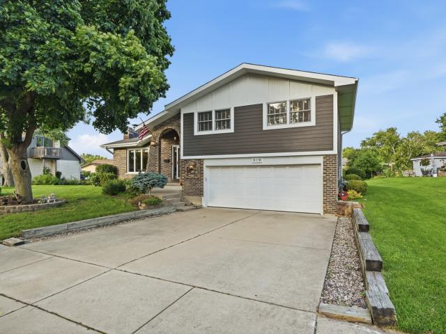 919 Hillview Drive