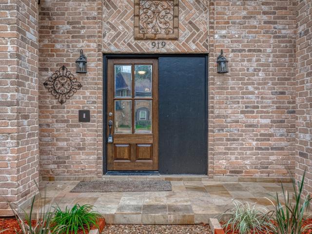 919 Mockingbird Way