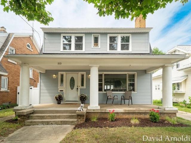 919 Myrtle St NW, Grand Rapids, MI 49504