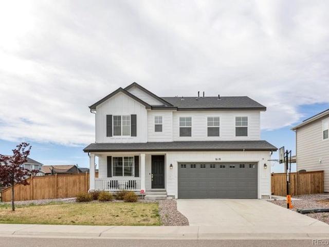 919 N Undergrove Way, Aurora, CO 80018