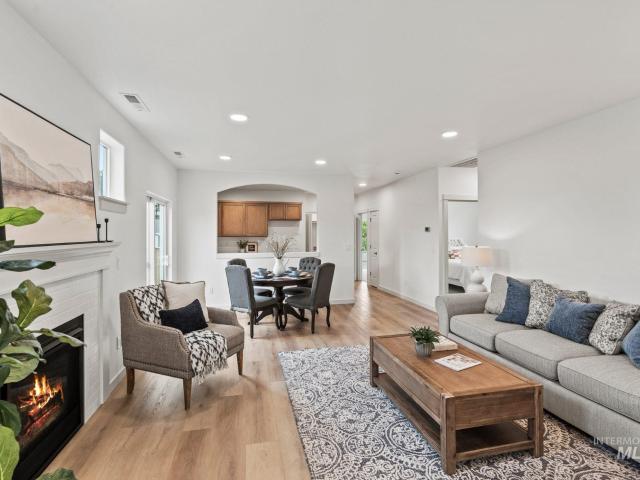 919 N Belgian Way